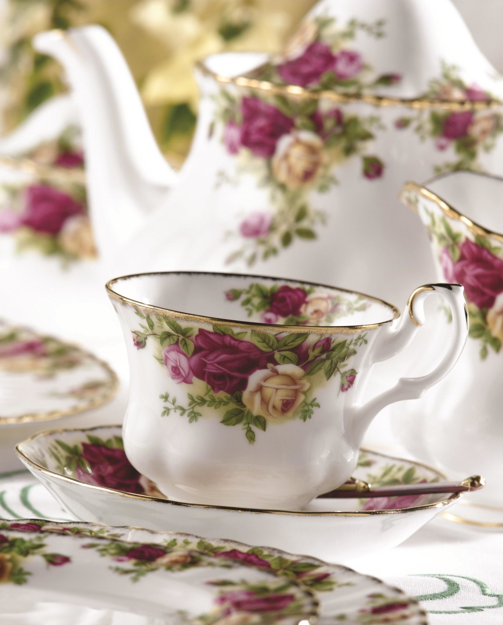 Our Favorite Vintage Style Teacups - How To High Tea
